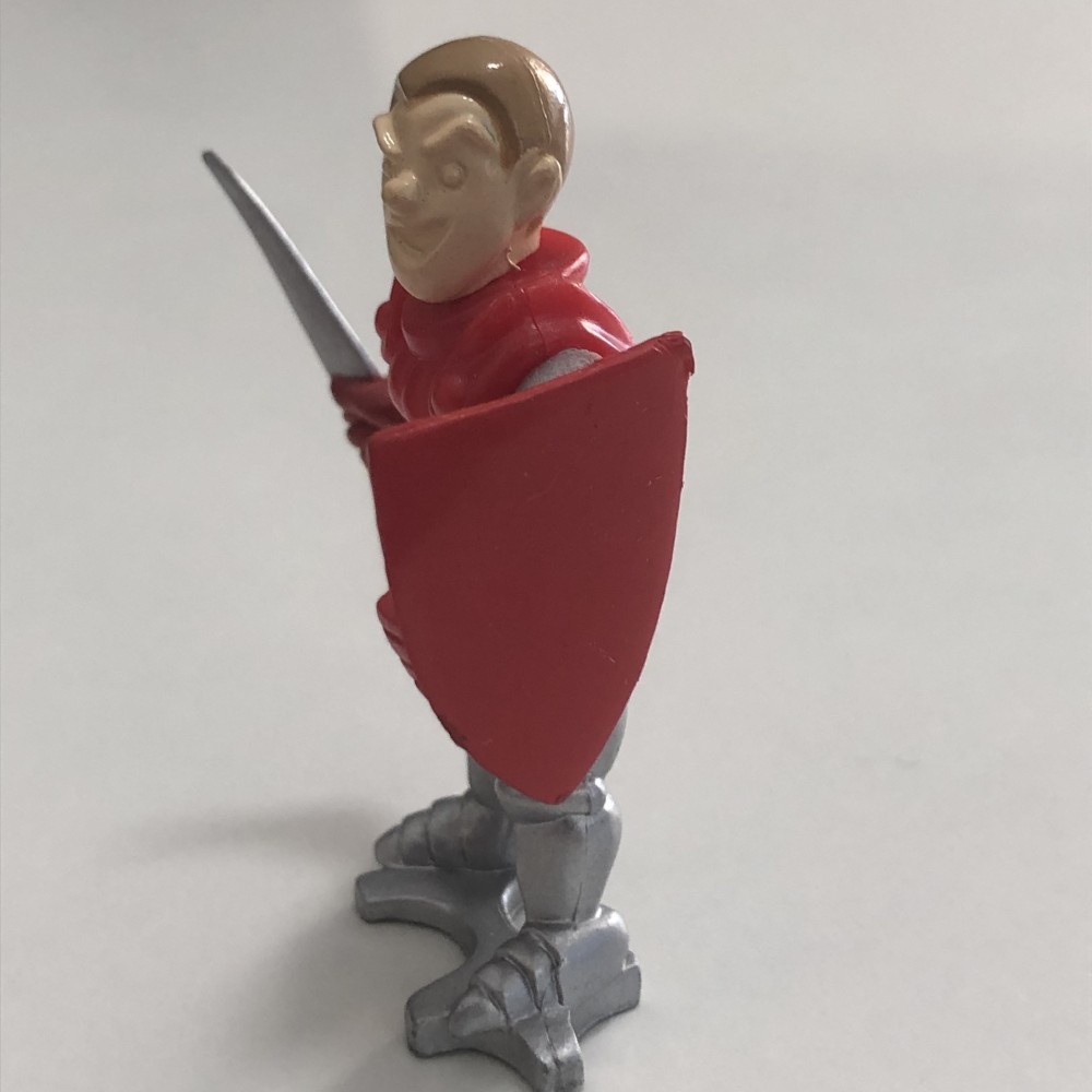 Soldado Rojo con escudo y espada