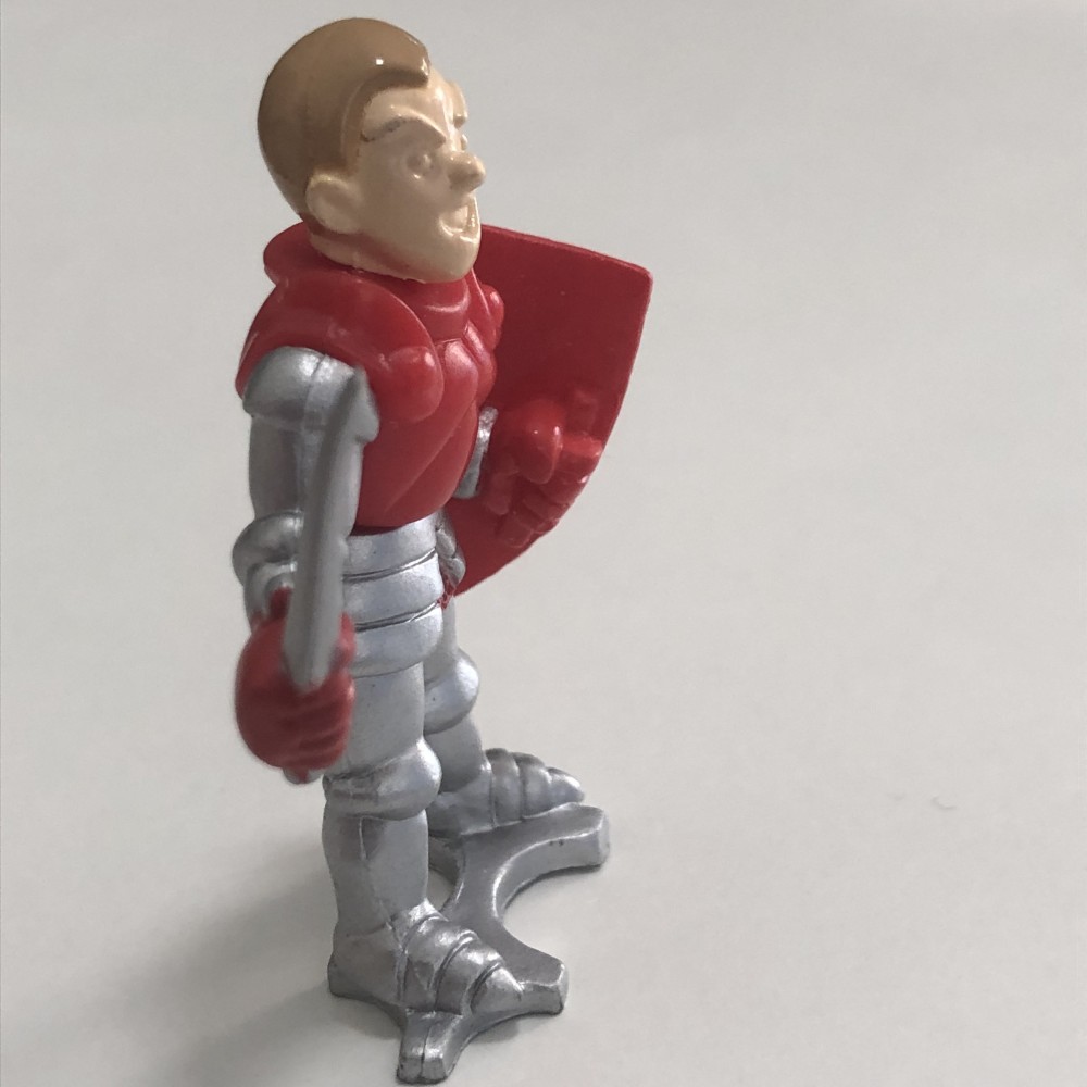 Soldado Rojo con escudo y espada